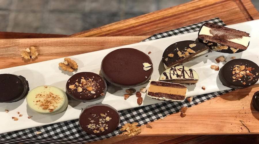 Alfajor helado con corazón de dulce de leche - Cocineros Argentinos
