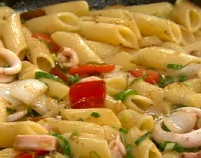 Fideos con salsa de calamares reciclados - Cocineros Argentinos