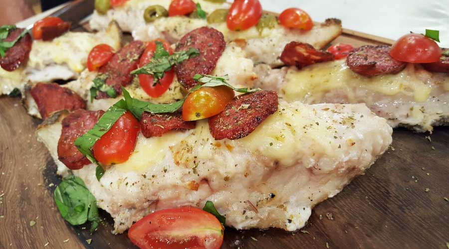 Mero a la parrilla a la pizza con tostones de manzana y papa ...