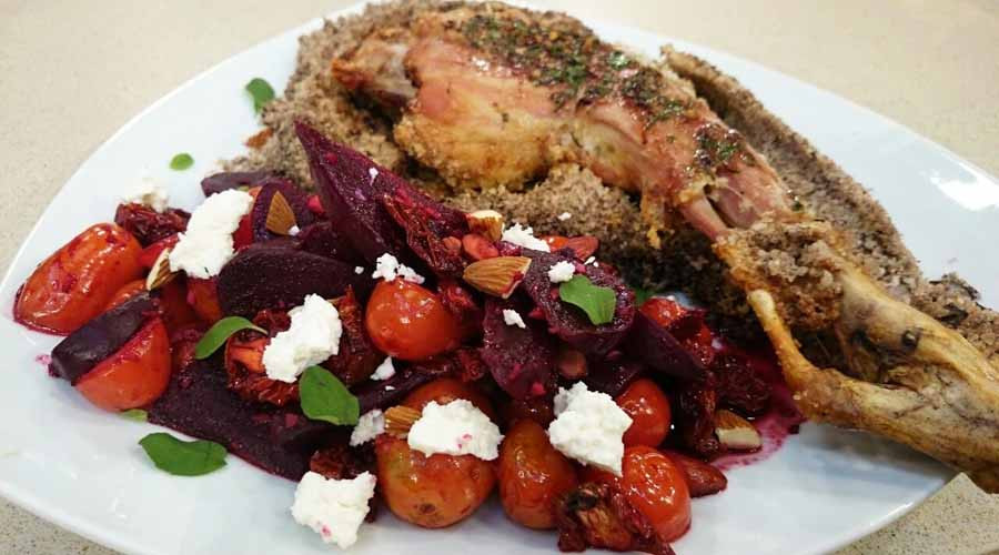 Pata de chivito a la sal con vegetales salteados - Cocineros Argentinos