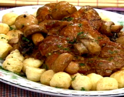 Pollo al champiñón con papas noisette - Cocineros Argentinos