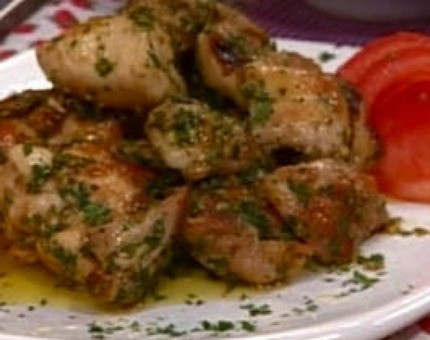 Pollo frío a la provenzal con ensalada de champignones y hierbas ...