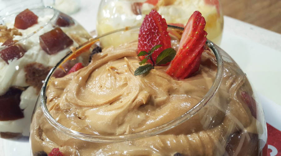 Postre cheesecake, crumble de limón en frascos - Cocineros Argentinos