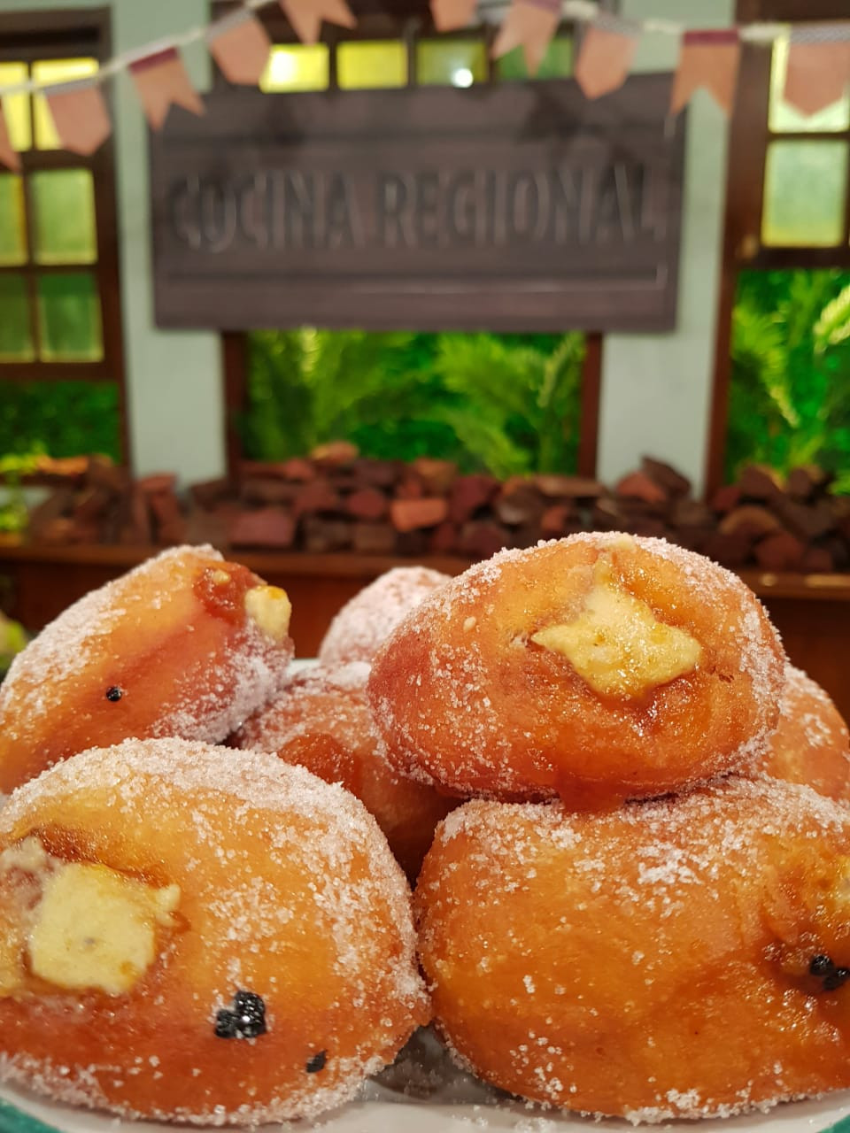 Berlinesas con crema pastelera de chañar - Cocineros Argentinos