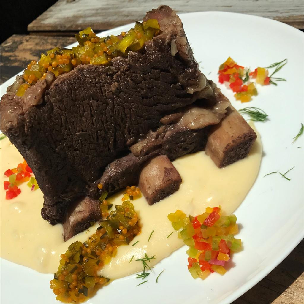ASADO CON HUESO BRASEADO - Cocineros Argentinos