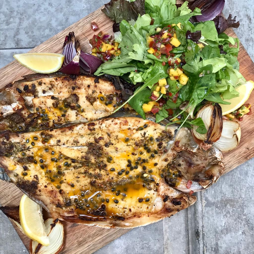 PACÚ AL HORNO CON CRIOLLA DE MANGO - Cocineros Argentinos