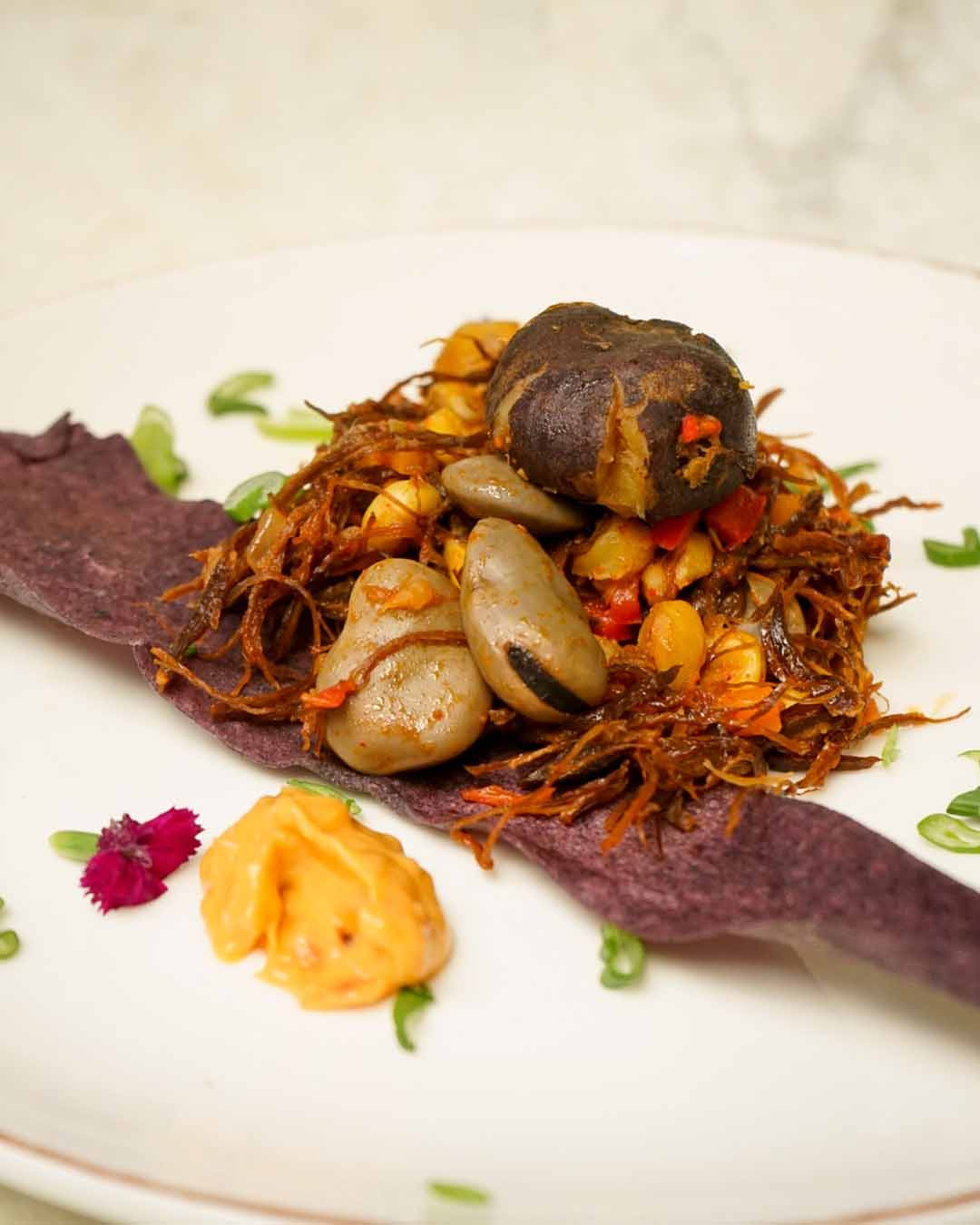 GUISO DE CHARQUI, PAPINES Y MAIZ MOTE - Cocineros Argentinos