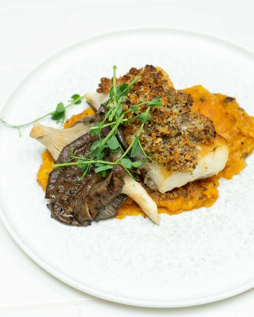 MERLUZA NEGRA CON CRUMBLE DE CANELO Y PURÉ DE NARANJA - Cocineros ...