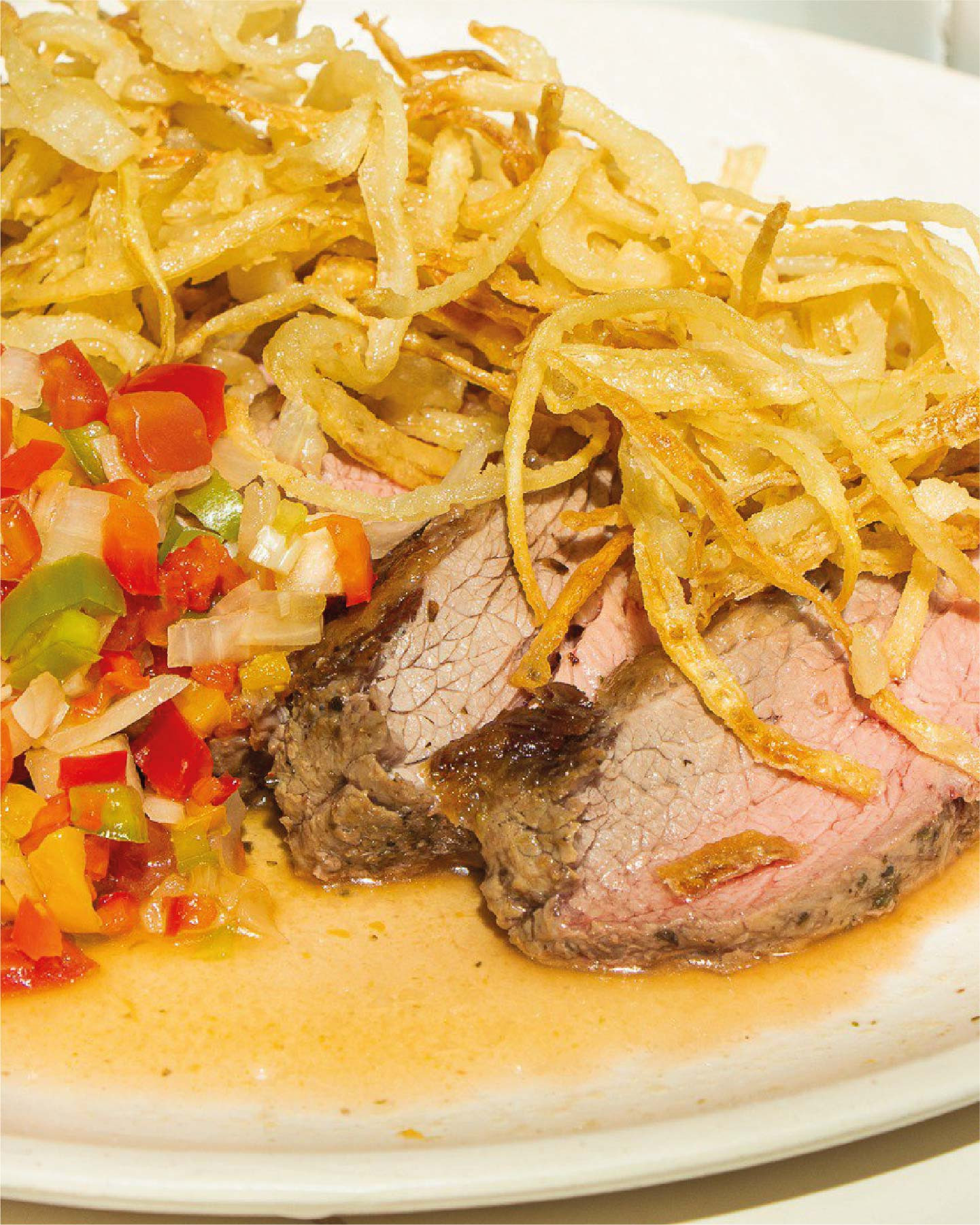 COLITA DE CUADRIL CON CRIOLLA DEL VALLE Y PURÉ DE CALABAZAS CON LAVANDA ...